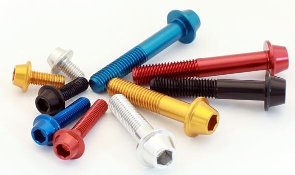 ■詳細説明Ricavata da barre in Ergal 7075 T6 mediante lavorazione dalpienocon macchine CNC. grazie al materiale e alle tecnic...