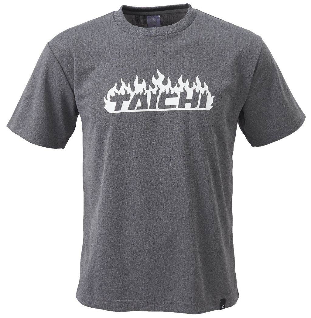 ■商品概要カラー：MIX GRAY■詳細説明前面に炎モチーフのTAICHIロゴをあしらった、速乾性に優れた化繊素材のTシャツ。汗をかいてもドライな着心地を保ち、夏場のツーリングにもぴったり。■注意点※画像には他のカラー・商品が含まれている場...