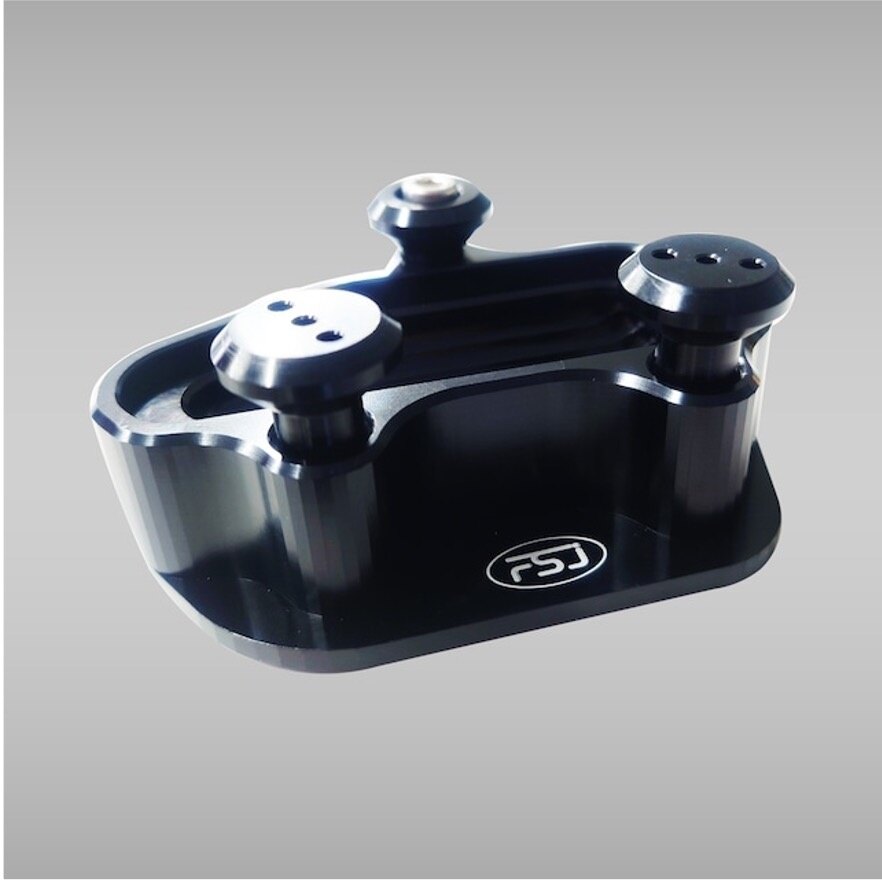 ■商品概要カラー：ブラック無加工ボルトオン取付け約22mmUP■詳細説明サイドスタンドで停車させる際の不安感、ございませんか？とくに、欧州車は路面事情の違いから、車体の傾きがより大きくなることも。また、それが影響し、またがった状態からサイド...