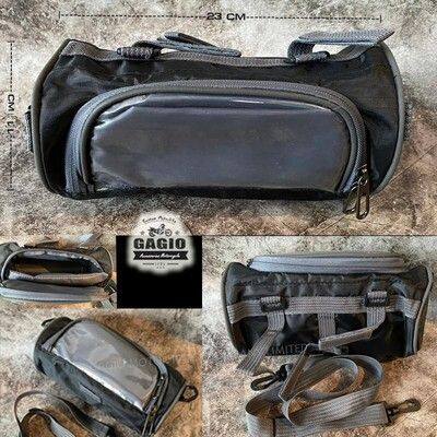 ■詳細説明Brown cylinder bag with Custom Touring style pins cafesbankersretro and others. The workpiece is made from PU leath...