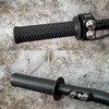 ■商品概要Material：SiliconeDiameter：22/25 cmSize (Width x Length)：3 x 12 cm■詳細説明Fish scale pattern handlebar grips for 22mm s...