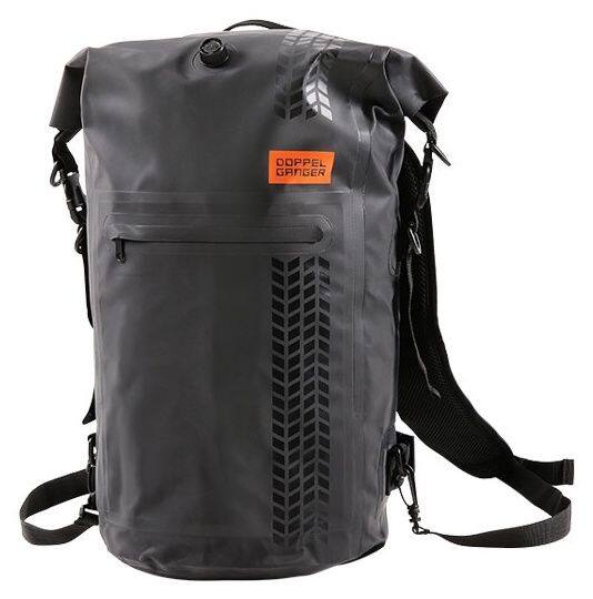 ■商品概要カラー：ブラックサイズ：W30×L(D)28×H48cm製品総重量(付属品含む)：900g容量：20L最大積載重量：10Kg材質：ターポリン■詳細説明俺は濡れても荷物は濡らさない。バックパックにもシートバッグにも変化する防水バッグ...