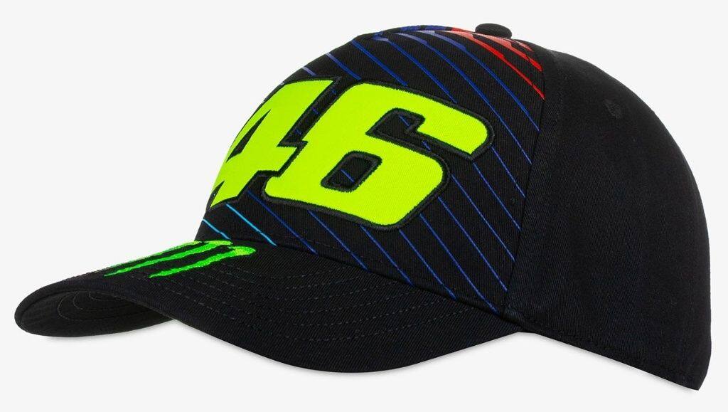 ■商品概要カラー：BLACK■詳細説明モンスターVR46コレクションのカーブバイザー付きコットンキャップ。フロントには大きな数字の46のアップリケとテクスチャードプリントが施されています。バイザーにはモンスターエナジーの爪の刺繍、バックには...