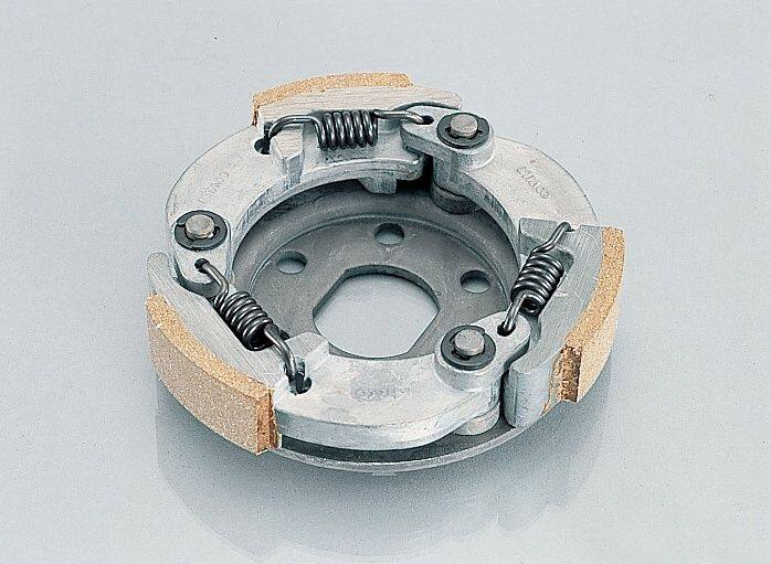 ■商品概要■詳細説明スクーターのクラッチは回転遠心力を利用し、非力な低回転域では動力をリアタイヤには伝達せず、ある程度回転数を上げ、実用走行回転数に達した時点で回転を伝達させ、発進させる遠心クラッチが採用されています。軽量強化クラッチキット...