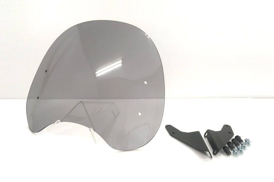 ■商品概要素材：アクリルタイプ：スクリーン ツーリング付属品：取付ステー■詳細説明XSR900に良く似合うロードシールドクラシックタイプ。MRAスクリーンツーリングは、オリジナルの形状を基にエンド部分を5-7cm高くすることで、優れた防風効...