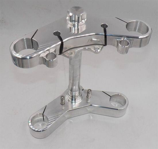 ■詳細説明Made from CNC Billet 6061 + 7075 Alloy; aesthetic andhigh-strength.■注意点※取扱説明書が付属する場合は外国語となります。※輸入商材の為、納期が遅れる場合がございま...