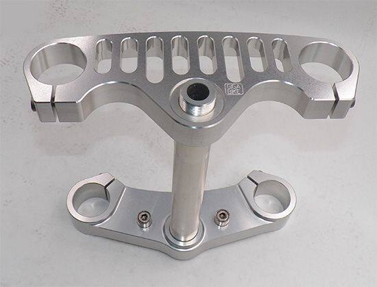■詳細説明CNC Billet 6061+7075 Alloy. Strong and aesthetic. Availableinspecial offsets： 26， 27， 30， 32， and 35mm.■注意点※取扱説明書が付...
