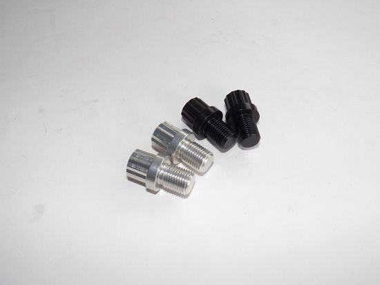 ■詳細説明Exclusively for Triumph Thruxton. Made from 7075-T6high-gradealuminum. Per pair.■注意点※取扱説明書が付属する場合は外国語となります。※輸入商材の為、...