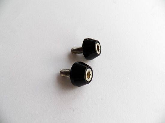 ■詳細説明Made from high-grade aluminum. Can be installed as adirectreplacement for stock bolts. Per pair.■注意点※取扱説明書が付属する場合は外...