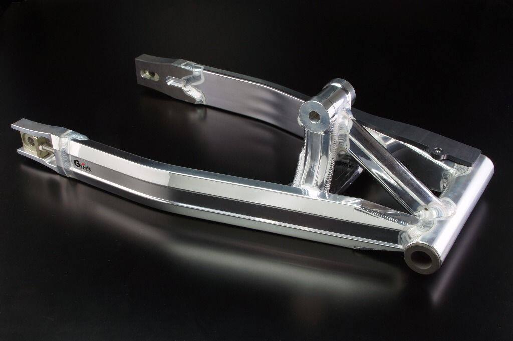 ■商品概要【材質】7N01、A5083材使用【表面処理】バフ仕上げ【付属品】・チェーン引きコマ・・・1セット(各パイプ形状専用品)・ショック取り付け用ボルトセットボルト・・・1つ(リペア品番6077010)ナット・・・1つ(リペア品番380...