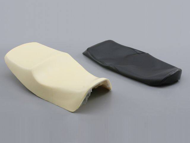 ■商品概要ディンプルメッシュ■詳細説明●愛車を大事に永く乗るライダーへ朗報の純正シートベース張替用「RIPMOシート」。劣化したスポンジを高密度スーパーウレタンへ交換して新車以上の乗り心地を実現します。純正シート形状を大きく崩さずにブレーキ...