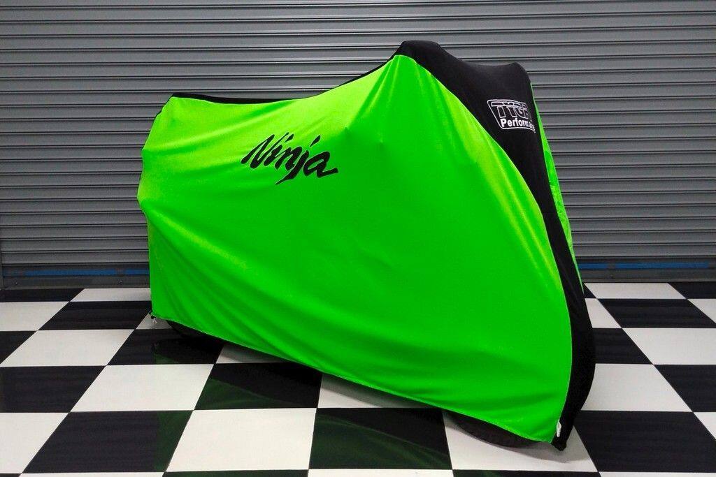 ■詳細説明TYGA バイクダストカバー、ライムグリーン/ブラック、NINJAこのカバーは通気性のあるポリエステル 100% から手作りされており、屋内のダストカバーに最適です。125ccから最新の1000ccまでのスポーツバイクに適していま...