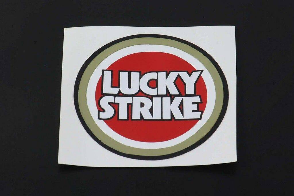 ■詳細説明Decal， Lucky Strike， Round， (9.30cm)Reproduction Lucky Strike decal， used on the Front Fender andSeatCowling of RGV...