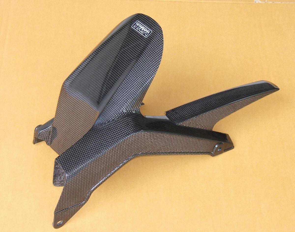 ■商品概要カーボン■詳細説明純正ハガーの軽量カーボンバージョンです。バネ下重量を軽減するだけでなく、CBRの外観を向上させます。■適合車種CBR250R (2011-)&ensp;CBR250R (2011-) 年式: 11-18&ensp...