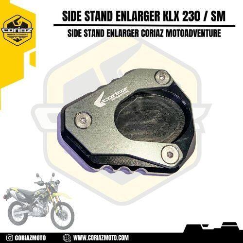 ■商品概要仕様：- アルミニウム6061- Coriaz Motoadventure基準で製造商品内容：- 1個のサイドスタンドパッド- ボルト3本適合車種：カワサキ KLX230 / SM■詳細説明カワサキ KLX 230 サイドスタンド...