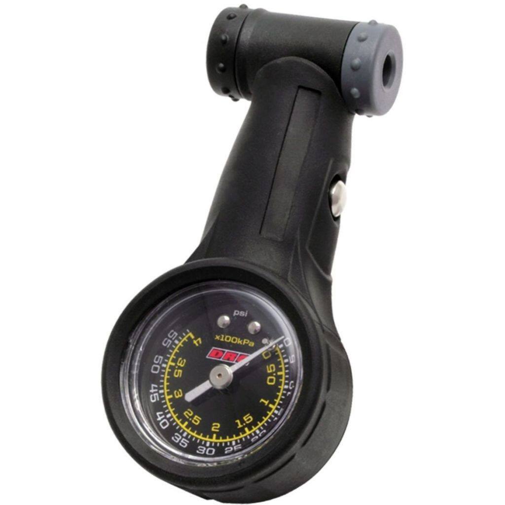 ■商品概要メーカー品番D9987サイズ：L 105mm × W 50mm × H 30mm重量：95g測定範囲 ： 0-400kPa(58psi)■詳細説明モーターサイクル・MTB専用エアゲージ。携帯に便利なコンパクト設計ながら見やすい文字...