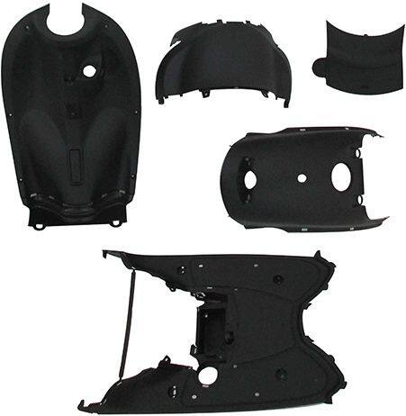 ■商品概要カラー：ブラック素材：ABS樹脂(耐久性良い)製造国：台湾用途：補修用【セット内容】1.インナーレッグシールド(SA26Jのみ適合)2.ボードフットレスト(SA26Jのみ適合)3.リアタンクカバー4.シート下カバー(SA26Jのみ...