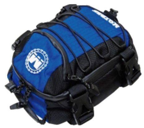 ■商品概要カラー：ブルー容量：約4Lサイズ：H120／W170／D230【素材】本体：コーデュラ・バリスティックナイロンリップストップナイロン ハイパロンファスナー：YKKアクアガード樹脂パーツ：デュラフレックスフック：アルミ■詳細説明アド...