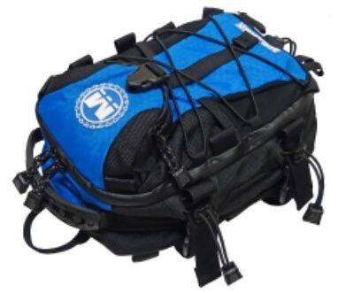 ■商品概要カラー：ブルー容量：約10L(最小時)-約11L(最大時)【サイズ】最小時／H180／W220／D300最大時／H200／W220／D300【素材】本体：コーデュラ・バリスティックナイロンリップストップナイロン ハイパロンファスナ...