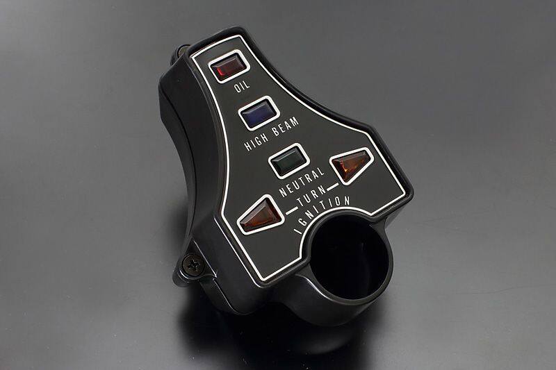 ■商品概要【付属品】・アンダーカバー・取付ビス■詳細説明メーターと同様、ライディング時、常に視野に入るインジケーターはコクピット廻りのレストレーションに欠かせません。■適合車種CB400フォア (空冷)&ensp;CB400フォア (空冷)