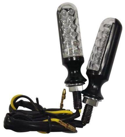 ■商品概要タイプ：LEDカラー：ブラック／クリア・材質本体：アルミレンズ：プラスチックセット内容・付属品：左右各1点のセットです・仕様発光カラー：オレンジ全長：9.2cmウィンカーサイズ：5.5×2cmLED用途：バイク用■詳細説明個性派ウ...