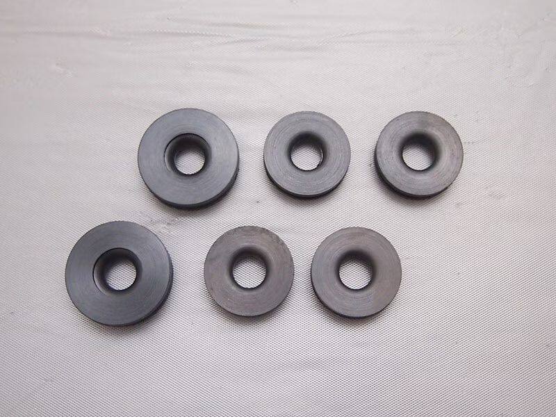 ■商品概要【入数】大2枚、小4枚 1台分■詳細説明ゴム製品は劣化しやすいので、定期的に交換をお勧めします。■注意点※メーカー都合により商品の仕様変更がある場合がございます。ご了承ください。■適合車種Z1&ensp;Z1Z2&ensp;Z2Z...
