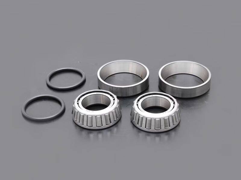 ■商品概要【付属品】Oリング【サイズ】34Φ■詳細説明W1S/W1SA用テーパーベアリングのセットです。ステムのガタや動きのおかしいベアリングは要注意です。耐久性の高いテーパーベアリング交換してみてはいかがですか。付属のOリングはライトステ...