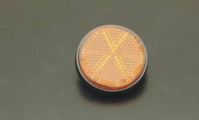 ■商品概要【素材】小糸製【サイズ】外径49mm■注意点※メーカー都合により商品の仕様変更がある場合がございます。ご了承ください。■適合車種&ensp;&ensp;&ensp;備考: 汎用