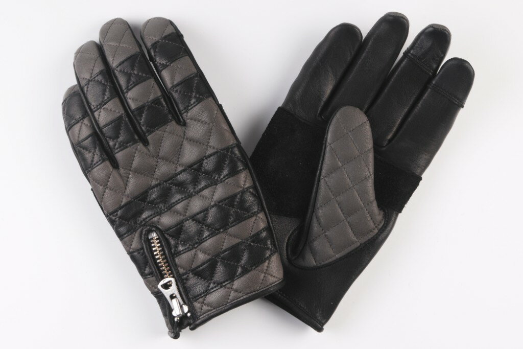 ■商品概要カラー：チャコールグレー＆ブラック日本製■詳細説明GMG CLASSIC シリーズでも好評なダイヤステッチモデル。CLASSICはディアスキンを採用することで上品でよりクラシックなグローブになっている。GMG-09ではまた雰囲気の...