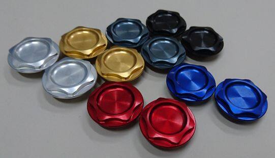■商品概要入数：本体2コ付属品：Oリング■詳細説明94年以降の純正樹脂フォークキャップと交換の簡単取り付け。多彩なカラーラインナップで、ドレスアップを演出します。■注意点※装着画像は、ロゴなしはカラー：チタンゴールド、ロゴありはカラー：レッ...
