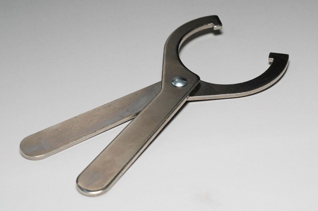 ■商品概要適合径：Φ35-75mm全長：175mm重量：130g■詳細説明正／逆回転が可能なため、工具の差し替えが必要ありません。バイク用リアショックに最適でΦ35-75mmまで対応します。