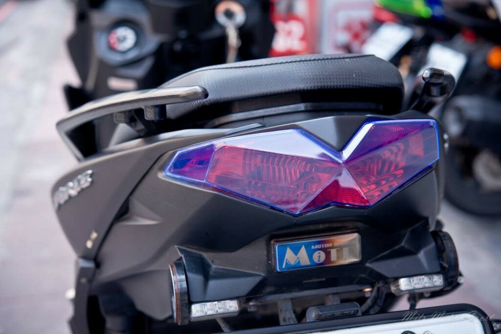 ■詳細説明Don’t you like the transparent original lamp lens？Want to change style？Then come and upgrade the lamp shield protec...