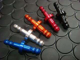 ■商品概要【カラー】ブルー【サイズ】A【4mm 側凹み部分】=4mmB【4mm 側直径】=4.8mmC【5mm 側直径】=5.8mmD【5mm 側凹み部分】=5mm■詳細説明4mmホースから5mmホースへ変換5mmホースから4mmホースへ変...