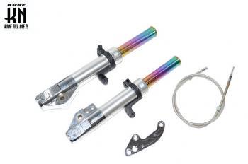 ■商品概要【カラー】メッキ【付属品】専用メッシュメーターケーブル■注意点※マジェスティー125でもキャブレターの車両限ります。※メッシュメーターケーブルは単品としてもご用意しております。商品コード NXC125-96 画像2■適合車種マジェ...