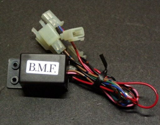 ■商品概要仕様：日本製■詳細説明通常ウインカー機能のみの車両にポジション機能を付け加えるキットです。この商品はN-MAXでしたらどの車両でも取り付け可能です。通常走行時はポジションとして点灯してウインカーを作動させるとウインカー作動方向が点...