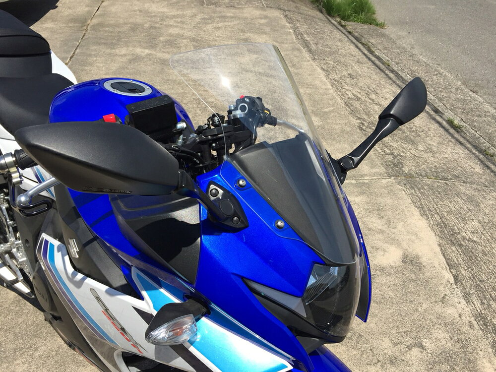 ■商品概要タイプ：ストリートボルト穴ありノーマル比5cmロング■詳細説明純正カウルにボルトオンで装着可能です。裸眼に近い視界のクリアと濃いめのスモークです。■注意点※安全性を高めるために付属のモールを装着したままの走行を推奨します。※ボルト...