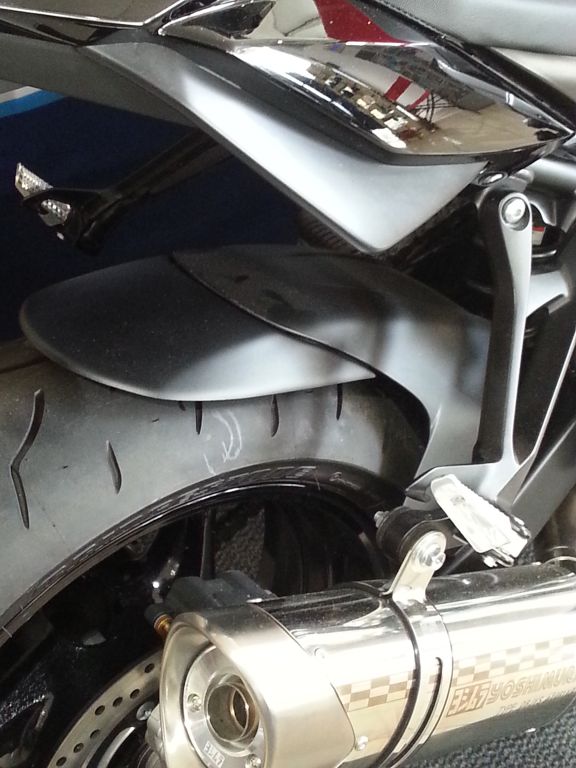 ■詳細説明Hugger Extension Kit for the Suzuki GSR750.Extends the length of the factory fitted rear guard (fender).Full fittin...