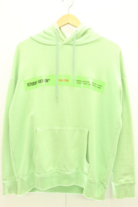 　商品状態説明 詳細説明 プルオーバーパーカー STUDIO SEVEN M 緑 グリーン プリント 【状態ランク：C 使用感がありダメージが確認できる状態】 【状態備考】 全体的に毛羽立ちが見られます。 襟周り、フード部分にシミ・汚れが見...