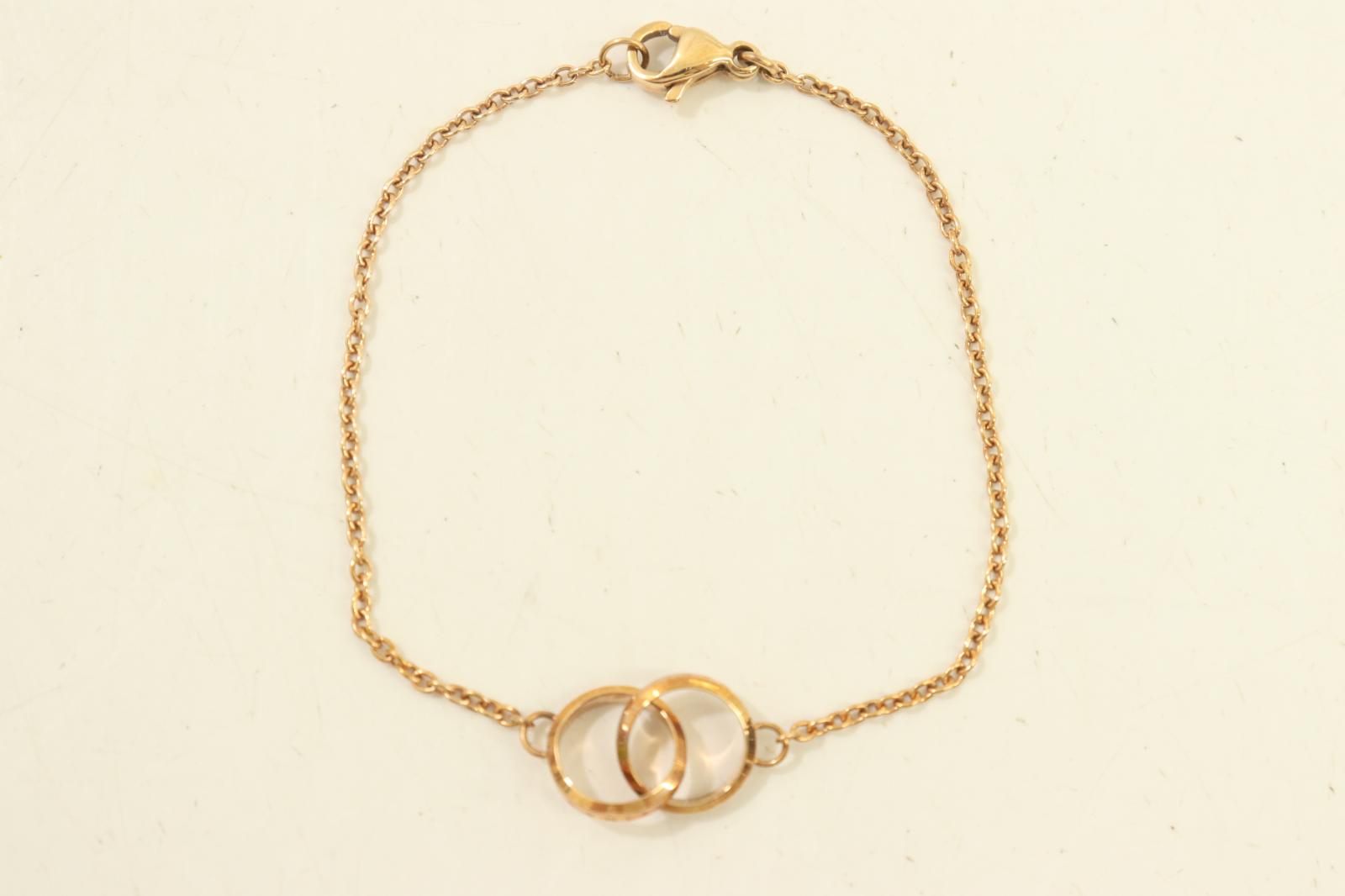 　商品状態説明 詳細説明 ELAN UNITY BRACELET Daniel Wellington -- 金 ゴールド 無地 【状態ランク：C 使用感がありダメージが確認できる状態】 【状態備考】 ペンダントトップの裏にシミ・汚れが見られ...