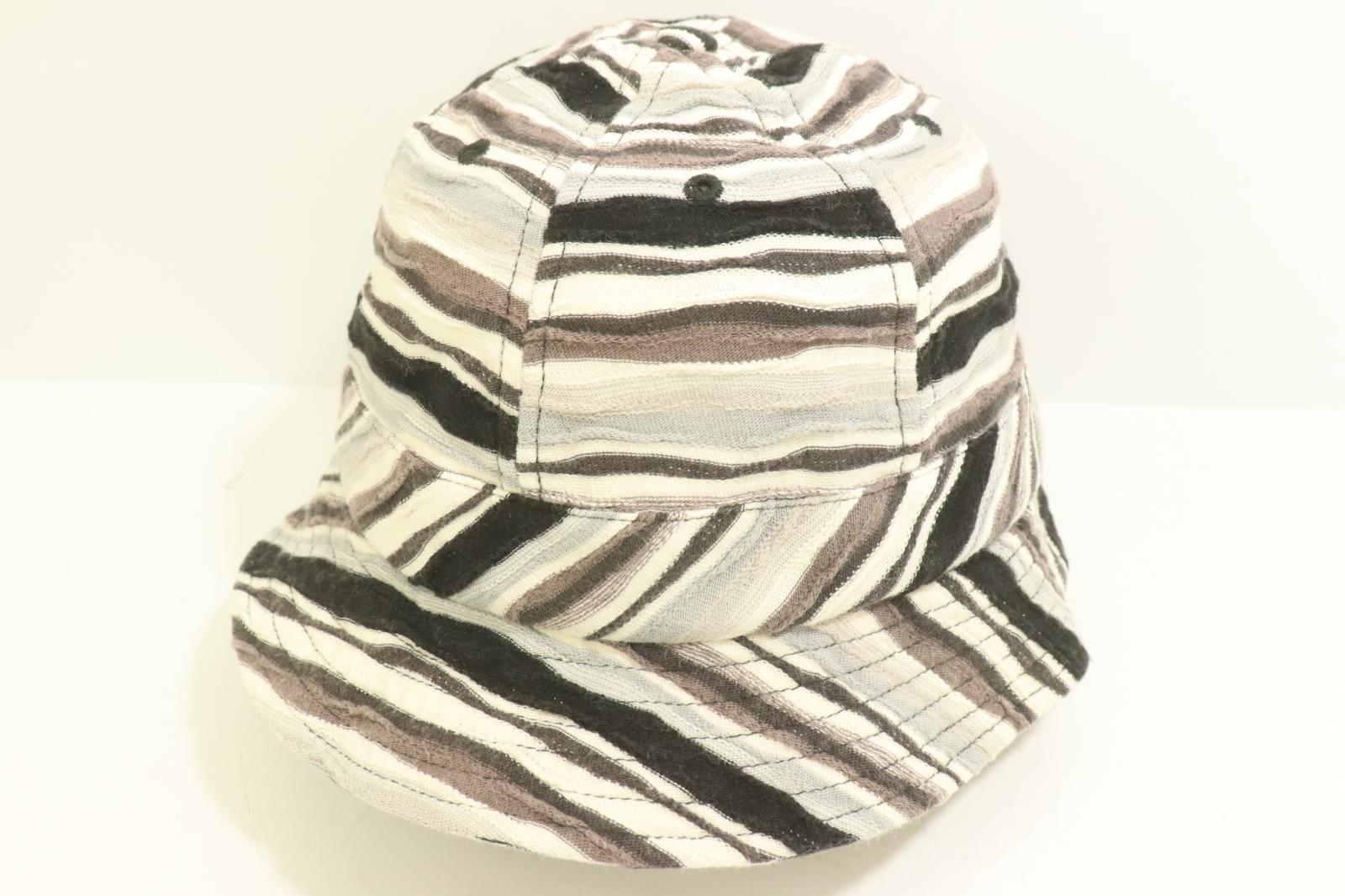 　商品状態説明 詳細説明 19AW Textured Stripe Bell Hat Red Supreme -- グレー 灰 総柄 【状態ランク：B 使用感が少なく目立つダメージがない状態】 【状態備考】 特に目立つ汚れは見られません。 ...