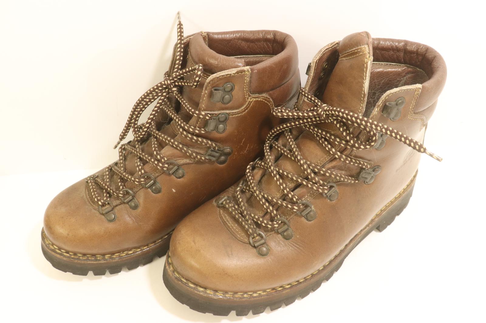 　商品状態説明 詳細説明 石井スポーツ 重登山靴 メンズブーツ GASHER BRUM 42 茶 ブラウン 無地 【状態ランク：C 使用感がありダメージが確認できる状態】 【状態備考】 両足アウトソール、ミッドソールに汚れ・キズが見られます...