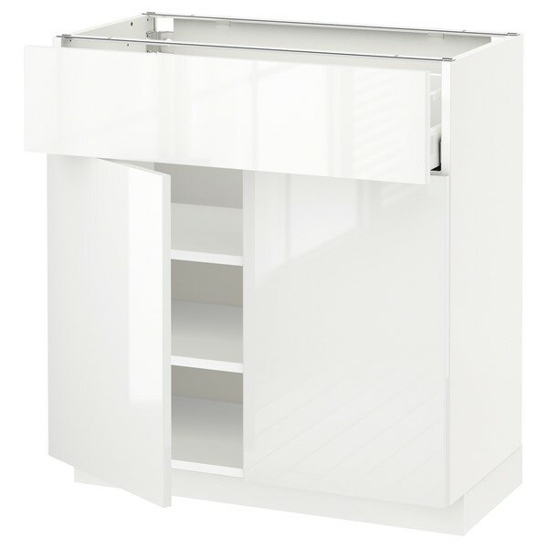 METOD/メトード キッチンシステムなら、理想のキッチンづくりに無限の可能性があります。ハイグロスホワイトのRINGHULT/リンガフルト 扉＆引き出し前部を組み合わせれば、拭くだけできれいになる、モダンで広々した印象のキッチンにキャビネ...