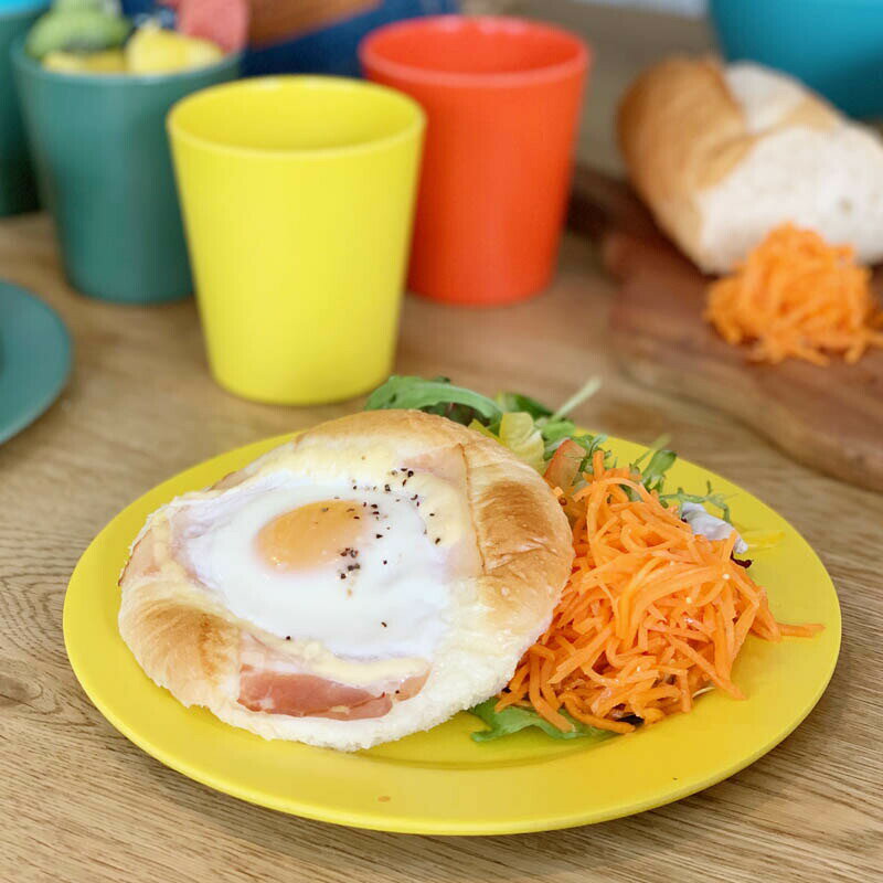 商品詳細商品説明 必ず一式は揃えておきたいバンブーファイバーの食器、「M＆B」シリーズです。 軽くて割れにくいバンブー食器は、アウトドアシーン、友人を招いたホームパーティー、子どものデイリーユース用など、使用場面も多く、"食器棚の手前に置い...