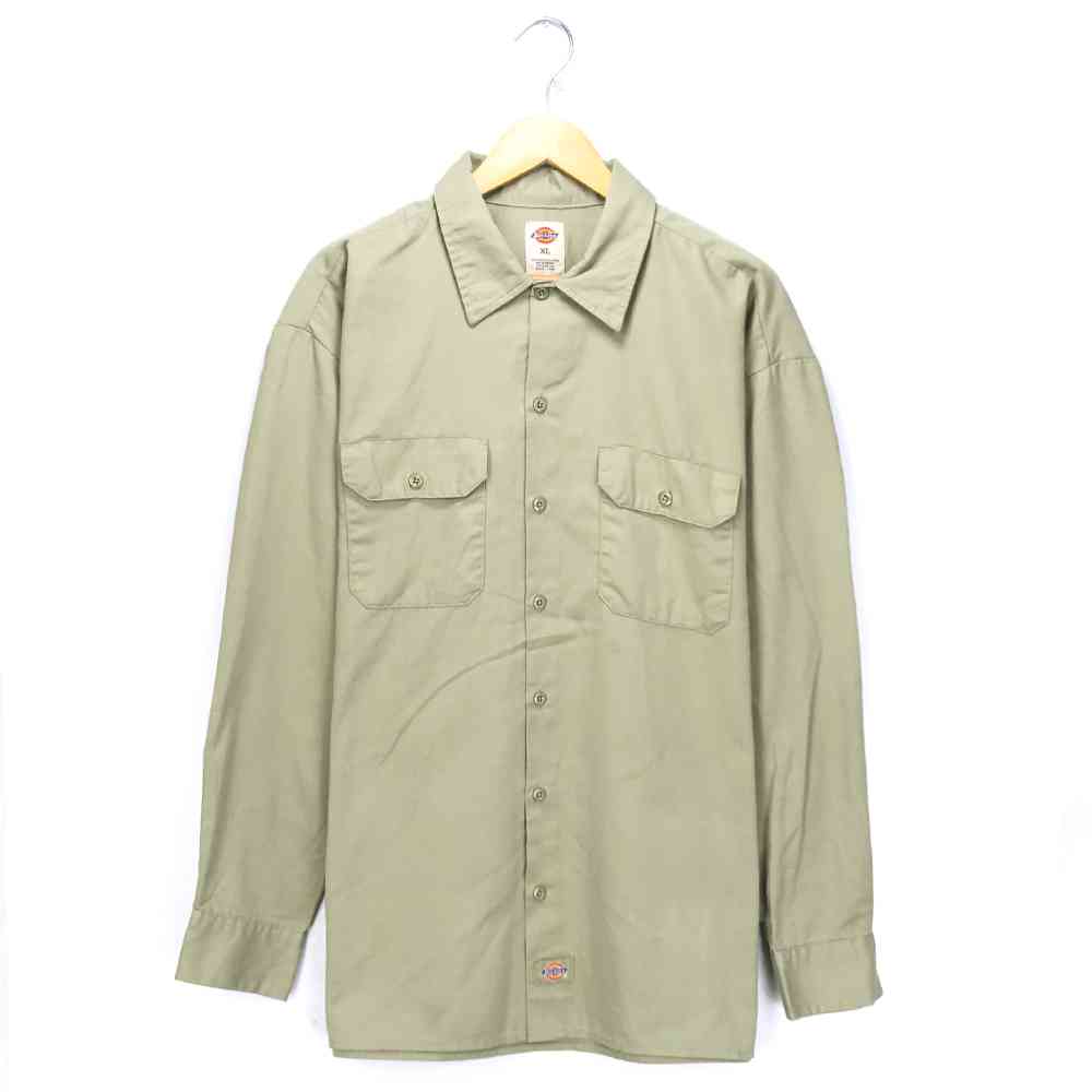 ITEM DATAブランド名ディッキーズ商品名ワークシャツ素材ポリエステル　65%綿　35%　　　　　　原産国ホンジュラスカラーベージュ表記サイズサイズ表記 XLSIZE DATA肩幅身幅着丈袖丈裄丈53.5cm62cm75cm57cm88...