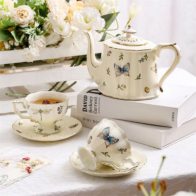 　商品説明 状態 新品 商品内容 3点：カップ*1個、ソーサー*1個、ポット1個 5点：カップ*2個、ソーサー*2個、ポット1個 7点：カップ*3個、ソーサー*3個、ポット1個 9点：カップ*4個、ソーサー*4個、ポット1個 カラー 写真ご...