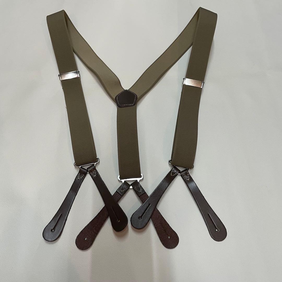 イギリス　空軍　RAF Crab（クラブ）：空軍（RAF）兵士を指す陸軍・海軍からのスラング。 のクラシックな ミリタリーサスペンダーのレプリカです。 ファッションとして使えるアイテムで ジーパンやチノパンに合わせて使ってください。 男女兼...