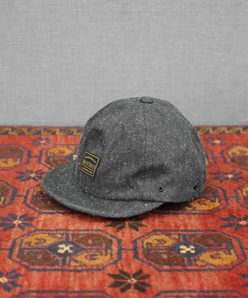 L-60cmのみ ショートブリムが特徴のアンパイアキャップを デザインソースにしたモデル。 通年で着用できる薄手のデニム素材を採用しており、 柔らかく携帯性にも優れている。 クラシックなアメカジスタイルからワーク、ミリタリーなど 幅広いスタ...