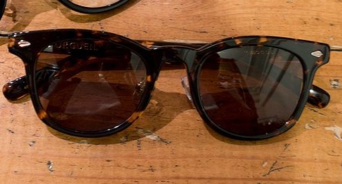 レンズ：横幅45-縦40mm 跳ね上げ式のサングラス クラシックですが使い勝手の良いフリップアップ UVカット テンプルORGUEIL"、"PRODUCED BY ELMWOODSロゴ入り マテリアル:アセテート 専用ケース MADE IN...