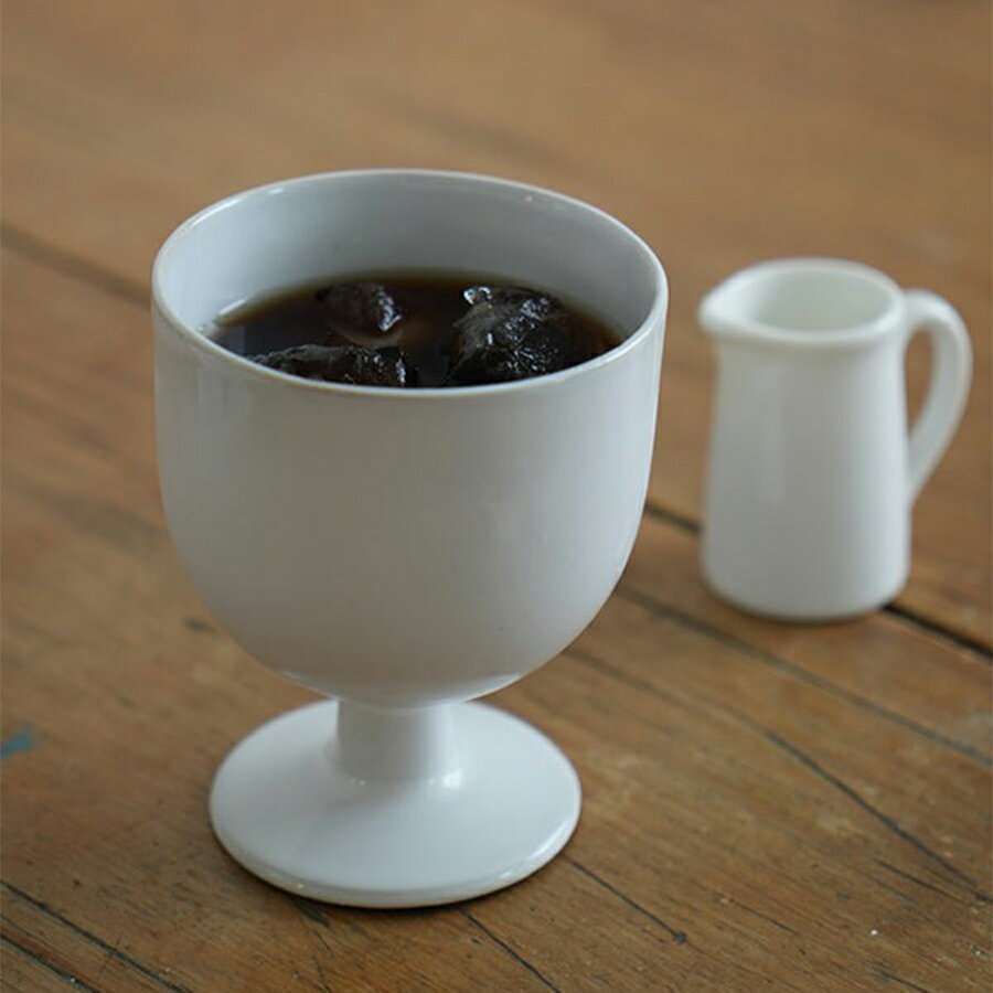 「ゆらぎ」がある心地よさ。 普段使いがしやすい実用的なデザインに、手仕事ならではの味わいが加わった陶器のテーブルウェア。 シーンを問わず、長く大切に使い続けられるデザインで仕上げられています。 人の手の温かみを感じる食器 手仕事によるほんの...