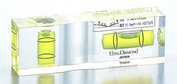 商品詳細 ●全面が測定面として使用できます。●透明なので透かして測れます。●小さくて携帯に便利です。 マグネット:なし精度:±2.50mm/m=±0.1432°以内感度:0.50mm/m=0.0286°